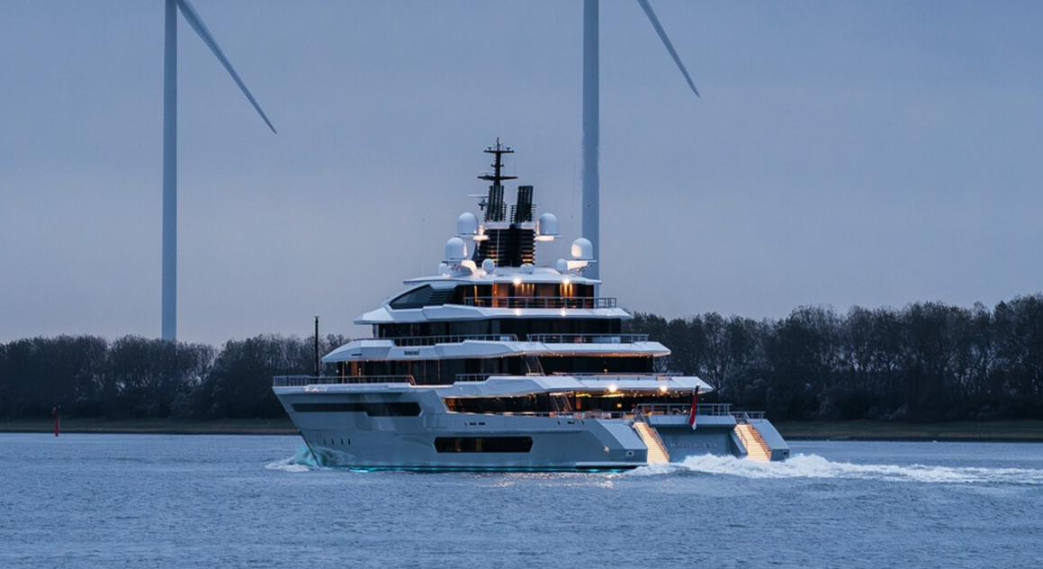 Gabe Newell bought the Leviathan yacht for $500 million – a gaming area ...